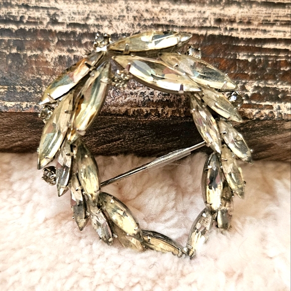 Vintage | Jewelry | Vintage Crystal Rhinestone Wreath Brooch Pin 5s 60s ...